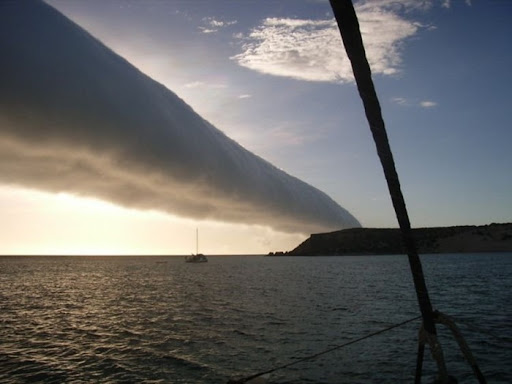 Mysterious Morning Glory Cloud Formation | Women System Mysterious Morning Glory Cloud Formation | Women System